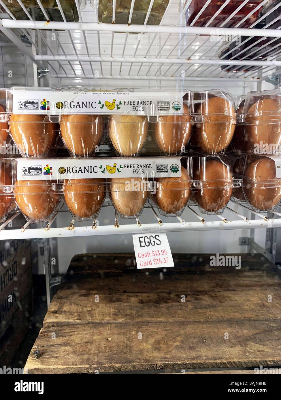Retail egg section hi-res stock photography and images - Alamy