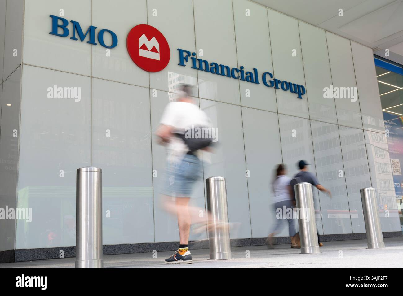 Toronto, Canada. 14th Aug, 2023. People make their way past the Bank of ...