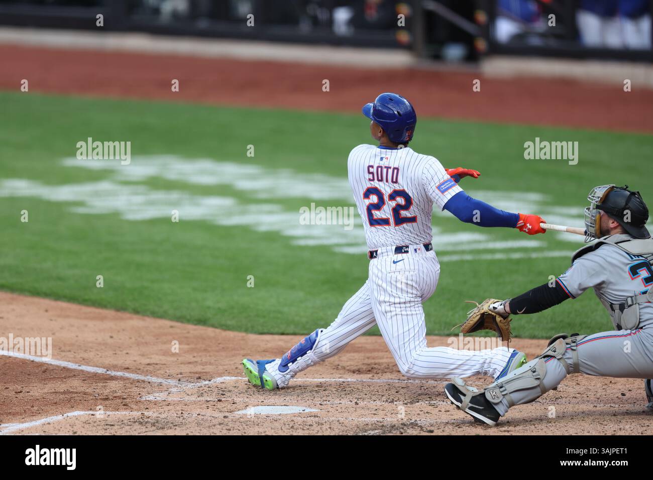 New York Mets Juan Soto #22 bats during the fifth inning of a baseball ...