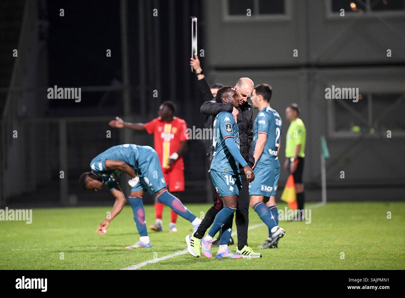 14 Cheikh SABALY (fcm) - Stephane LE MIGNAN (Entraineur Metz FCM ...