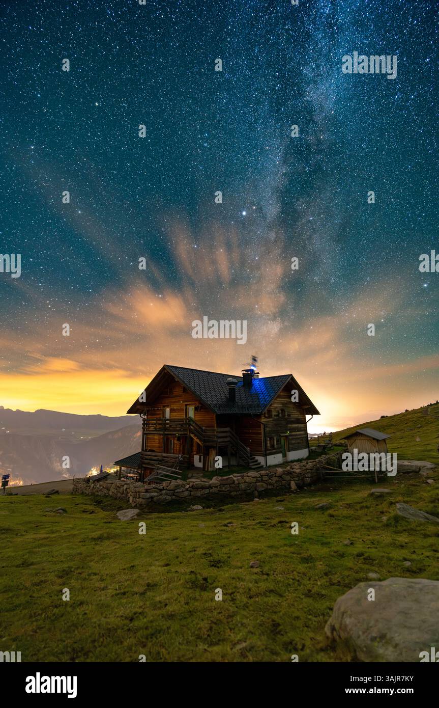 Milky way over mountain hut Rifugio Resciesa in italian dolomites Stock ...