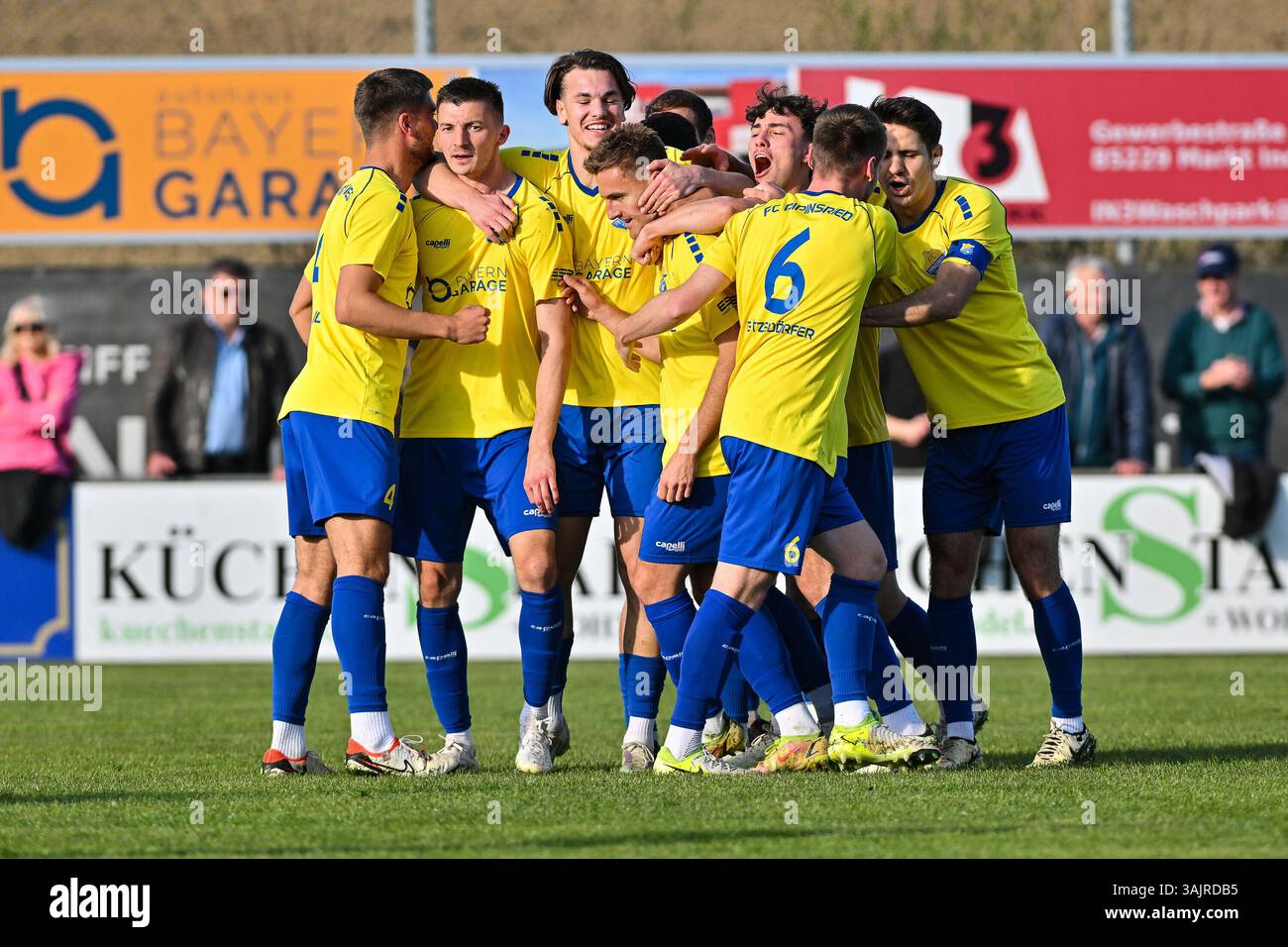 Jubel nach dem Treffer zum 2-0 druch Alexander LUNGWITZ (FC Pipinsried ...