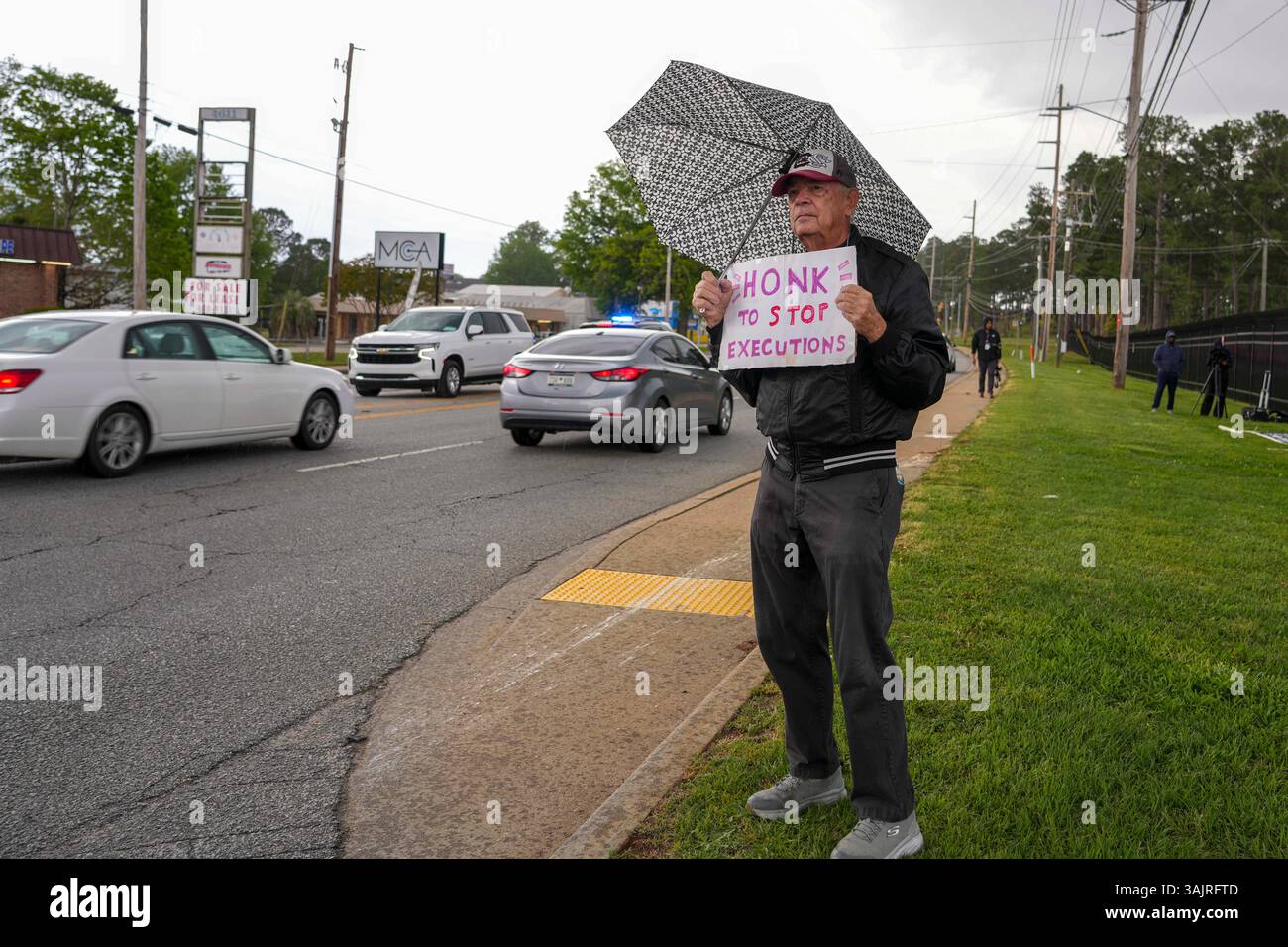Bucky Bruce demonstrates outside the scheduled execution of South ...