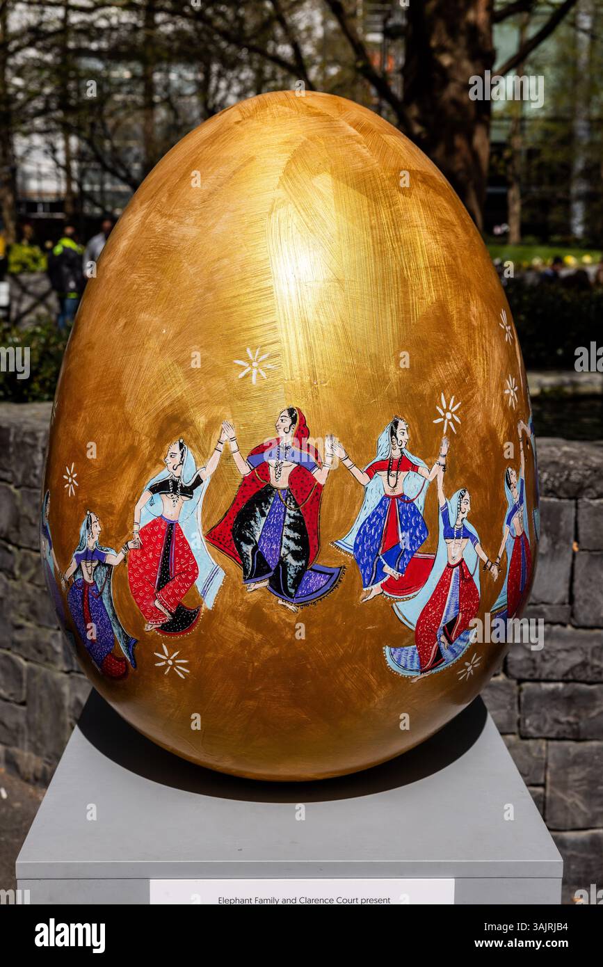 Big egg hunt 2025 hi-res stock photography and images - Alamy