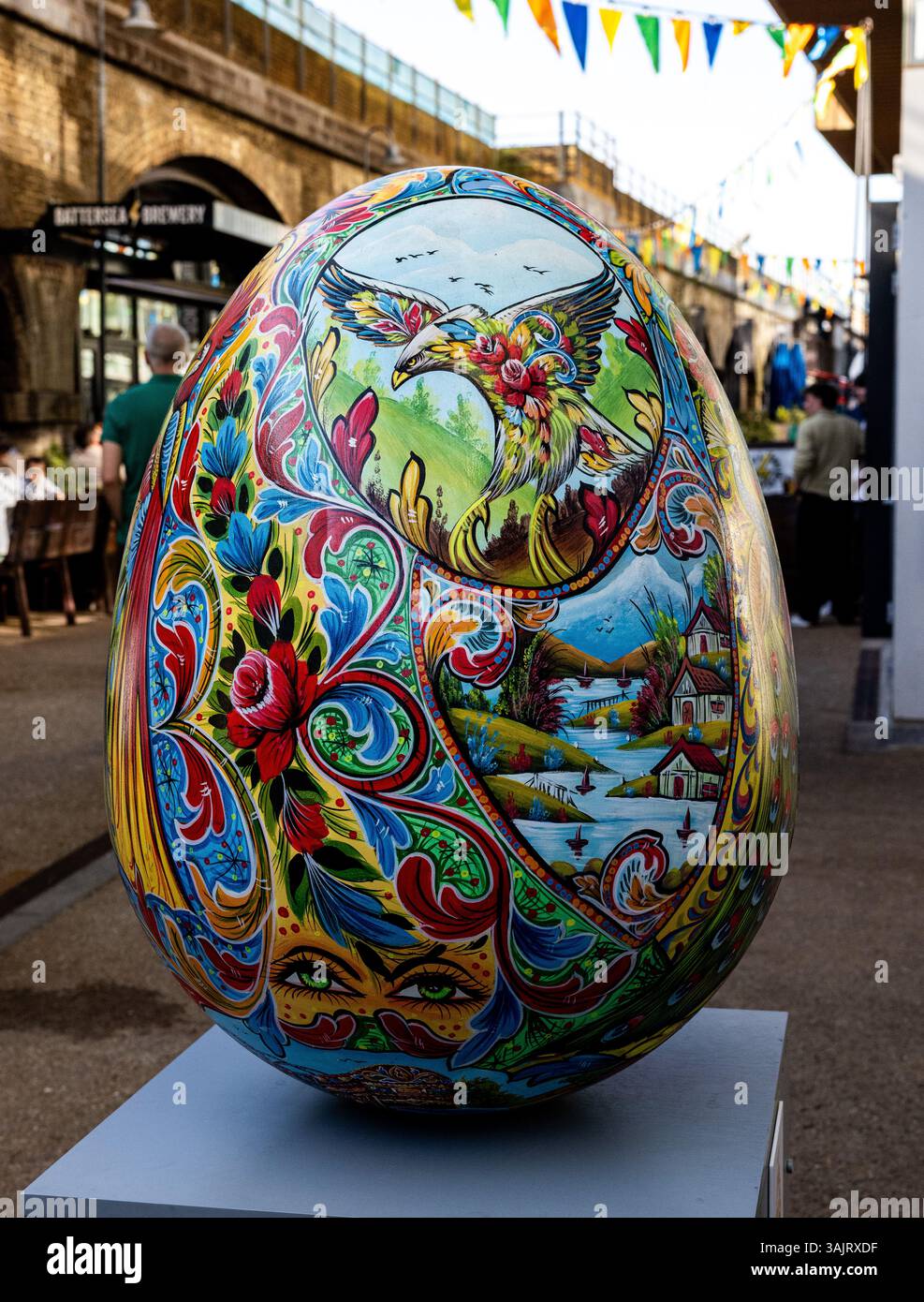 Big egg hunt 2025 hi-res stock photography and images - Alamy