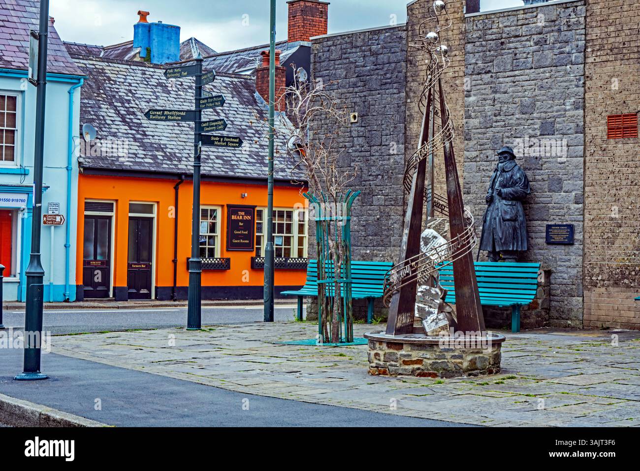 Statue of a Drover in Landovery,Wales. UK Stock Photo - Alamy