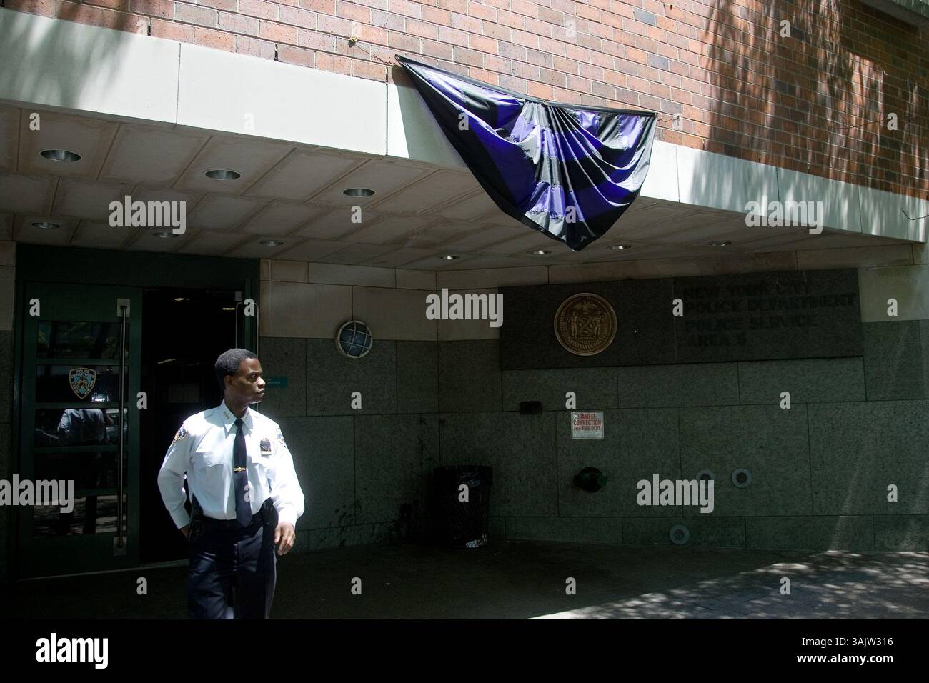 Police officer mistaken identity hi-res stock photography and images ...