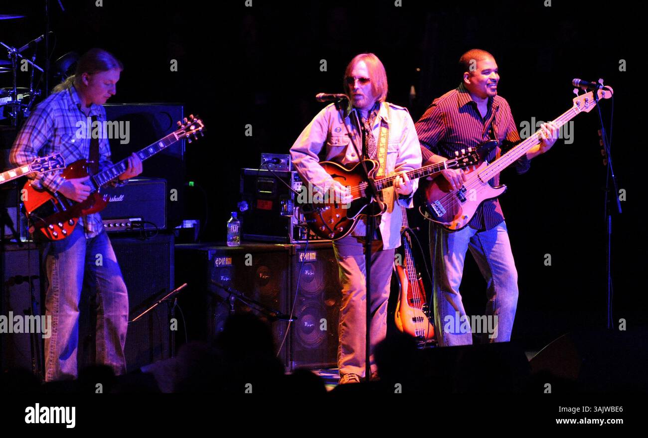 May 19, 2009 - Los Angeles, California, USA - DEREK TRUCK and OTEIL ...