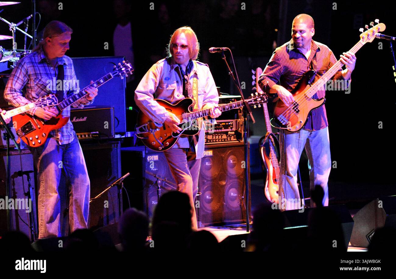 May 19, 2009 - Los Angeles, California, USA - DEREK TRUCK and OTEIL ...