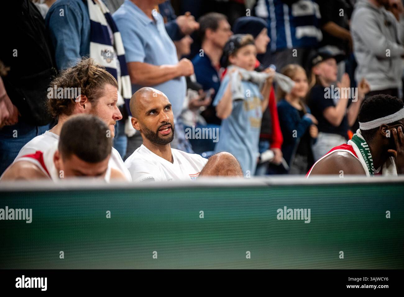 Entt?uschte Spieler des MBC nach der Niederlage gegen Heidelberg Akeem Vargas (SYNTAINICS MBC ...