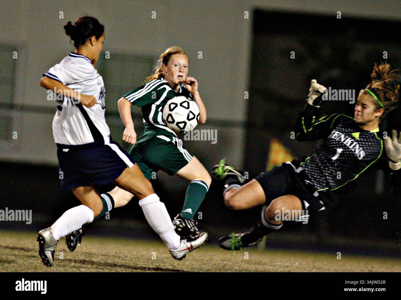 Girls soccer kick hi-res stock photography and images - Alamy