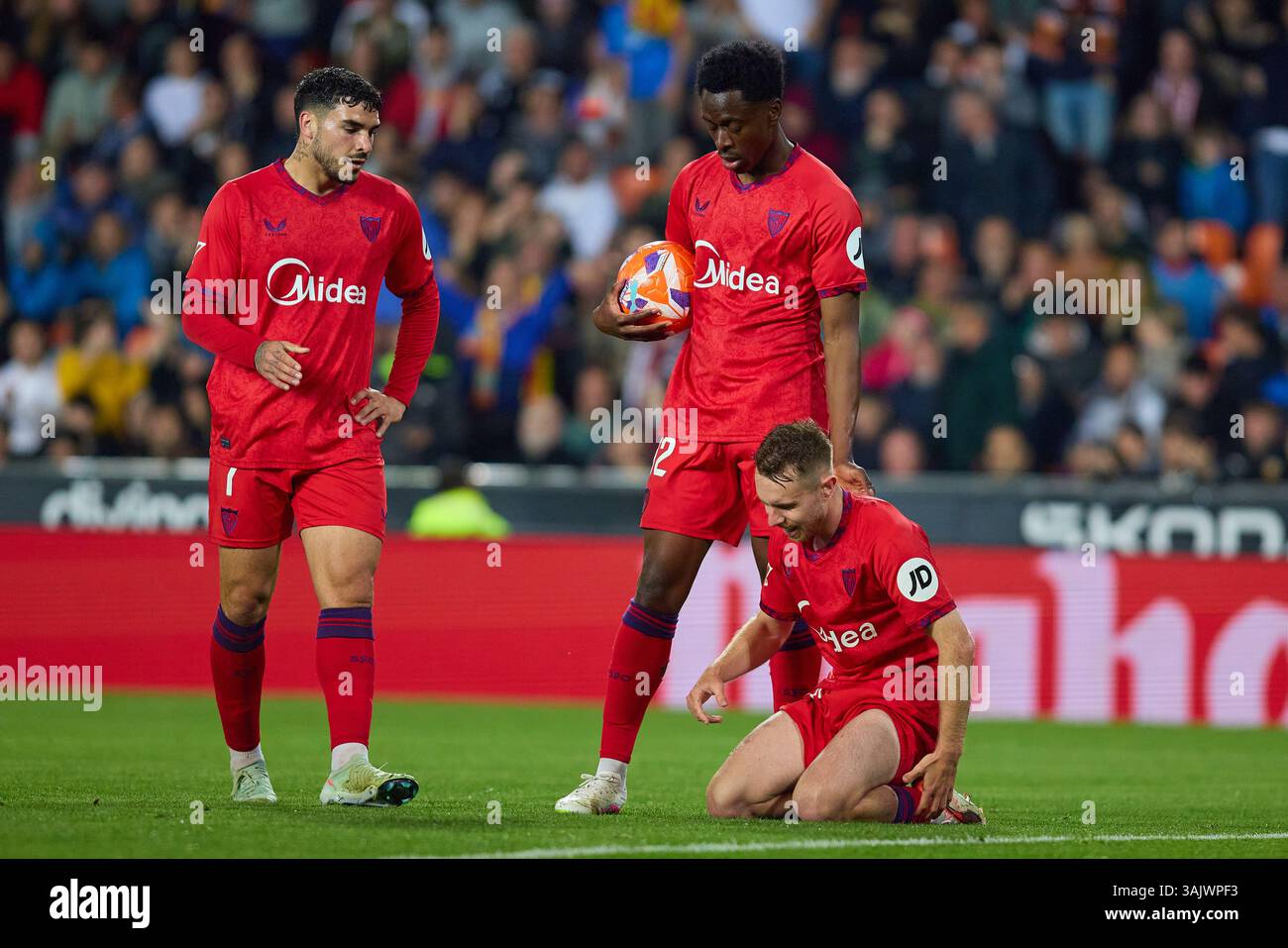Valencia, Spain. 11th Apr, 2025. VALENCIA, SPAIN - APRIL 11: Peque ...