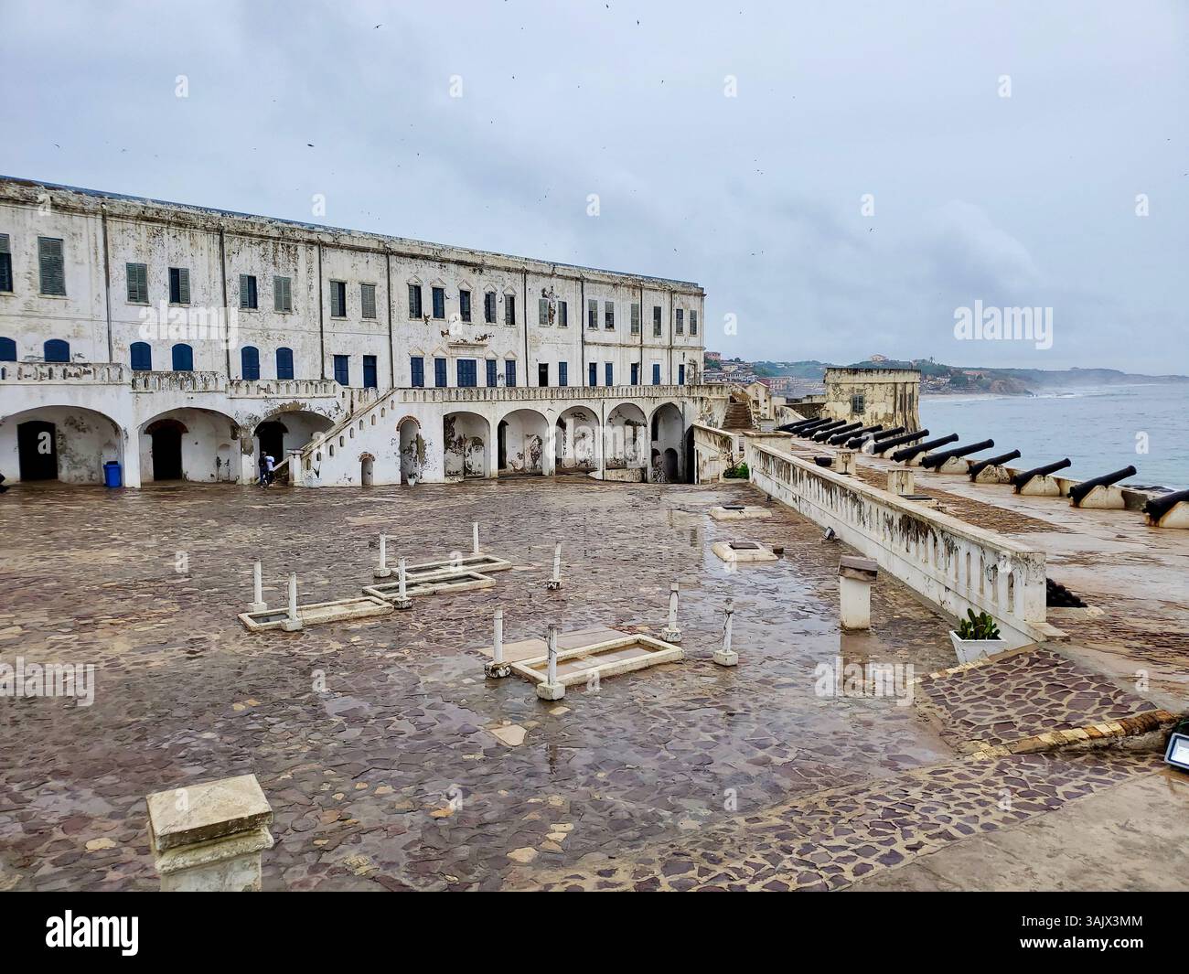 Elmina Castle Accra Ghana buildings and cannons Stock Photo - Alamy