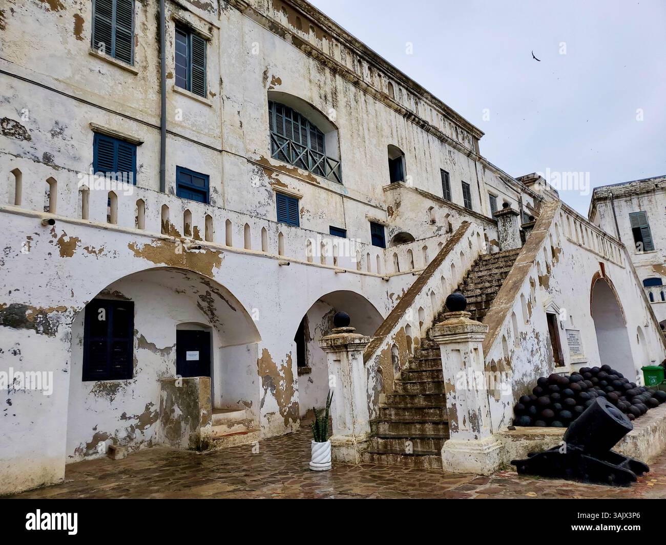 Elmina Castle Accra Ghana buildings and cannons Stock Photo - Alamy