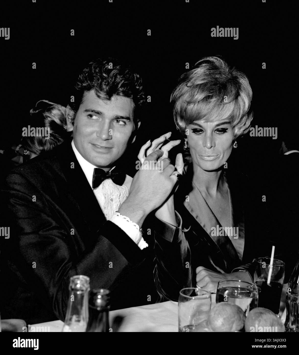 7183.MICHAEL LANDON WITH WIFE MARJORIE LYNN NOE 1970.PHOTO BY PHIL ROACH-IPOL-GLOBE PHOTOS, INC ...