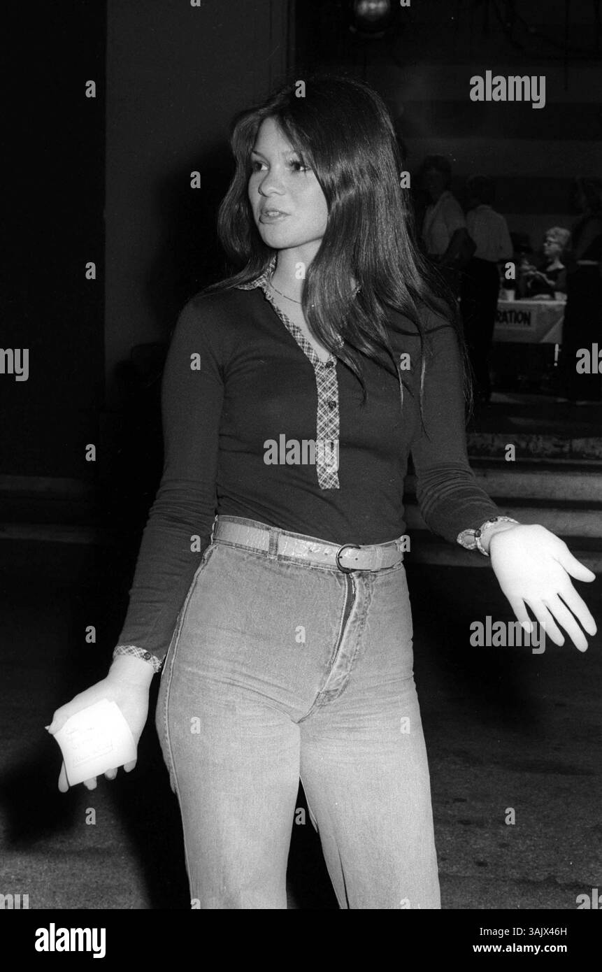VALERIE BERTINELLI 1977.# 10249.PHOTO BY PHIL ROACH-IPOL-GLOBE PHOTOS ...