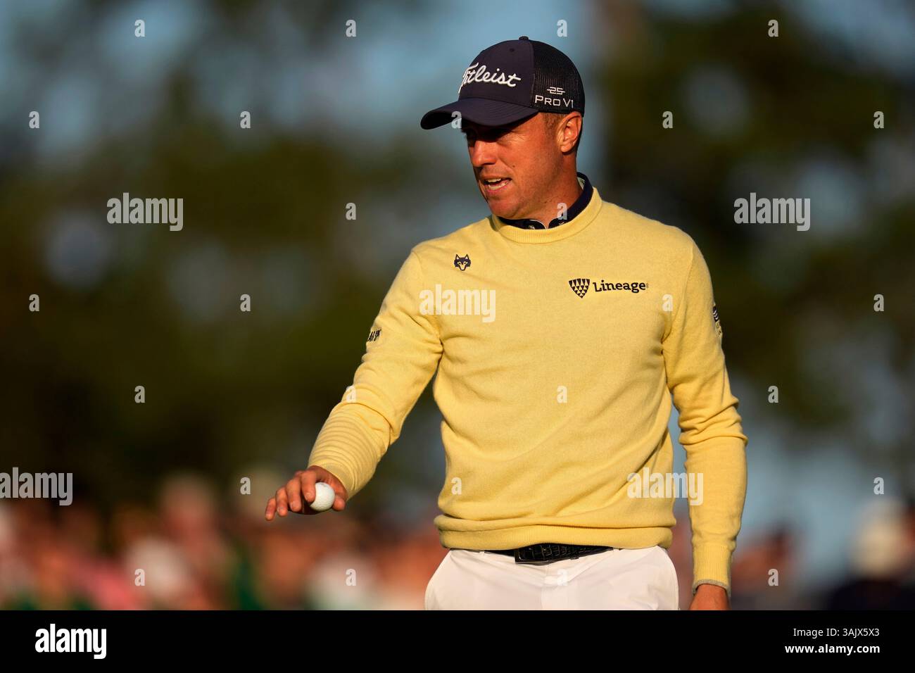 Justin Thomas waves after making a putt on the 18th hole during the ...