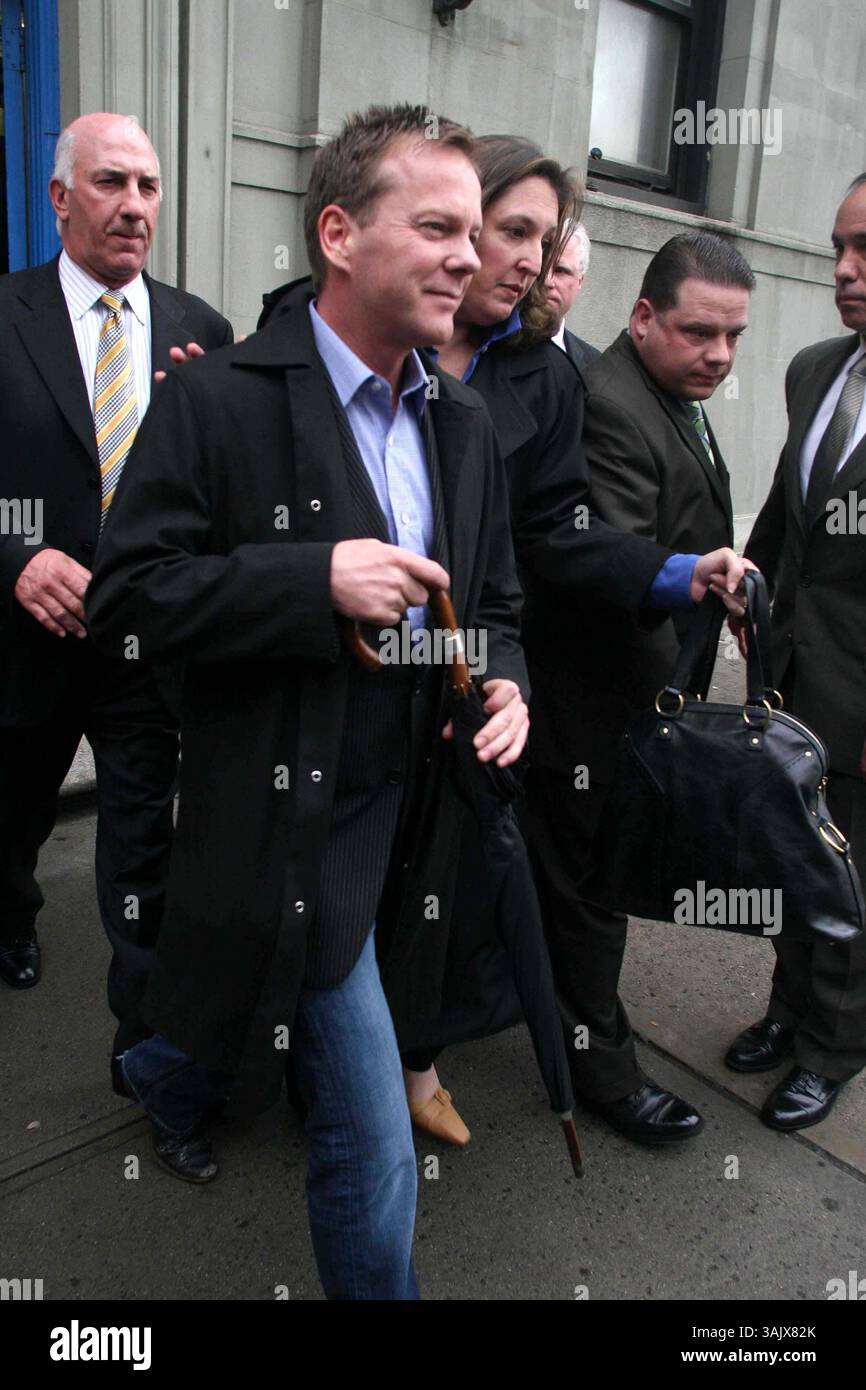 K61989JBB.KIEFER SUTHERLAND.turning himself in and leaving police ...