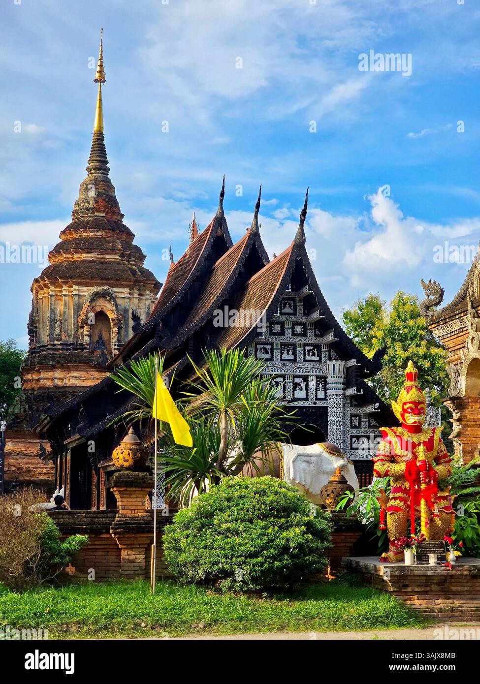 Beautiful buddhist wat lok hi-res stock photography and images - Alamy