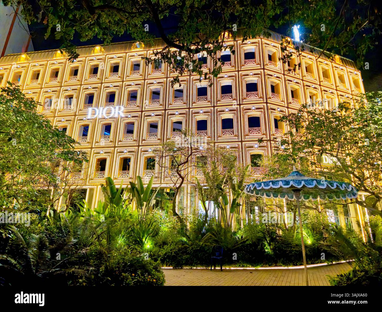 Gold house hi-res stock photography and images - Alamy