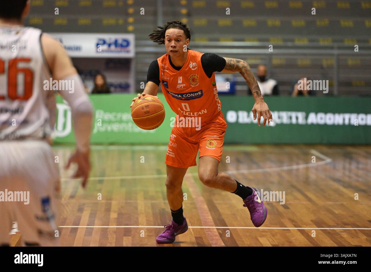 Caxias Do Sul, Brazil. 11th Apr, 2025. Images of the match between ...