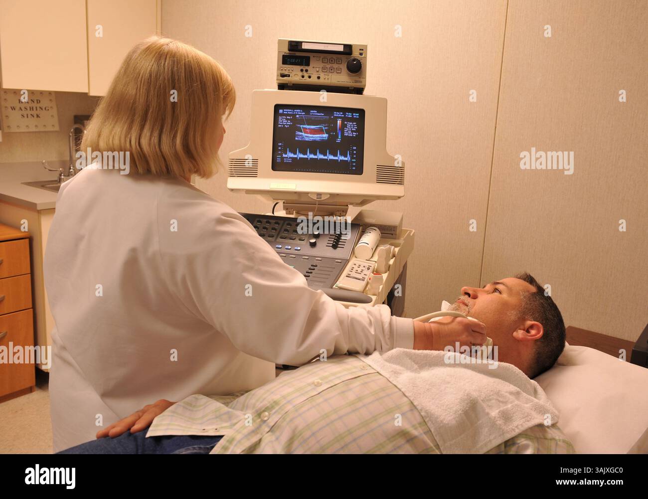 Neck arteries hi-res stock photography and images - Alamy