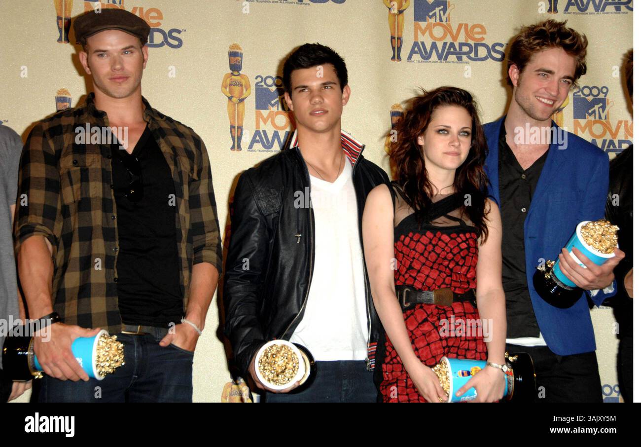 Kellan Lutz, Taylor Lautner, Kristen Stewart, Robert Pattinson Attends The ''2009 MTV Movie ...