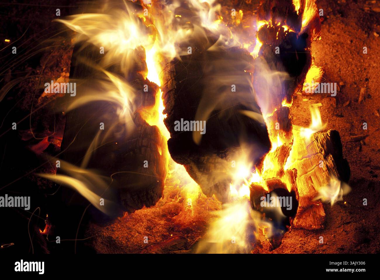 Fire burning nighttime hi-res stock photography and images - Alamy
