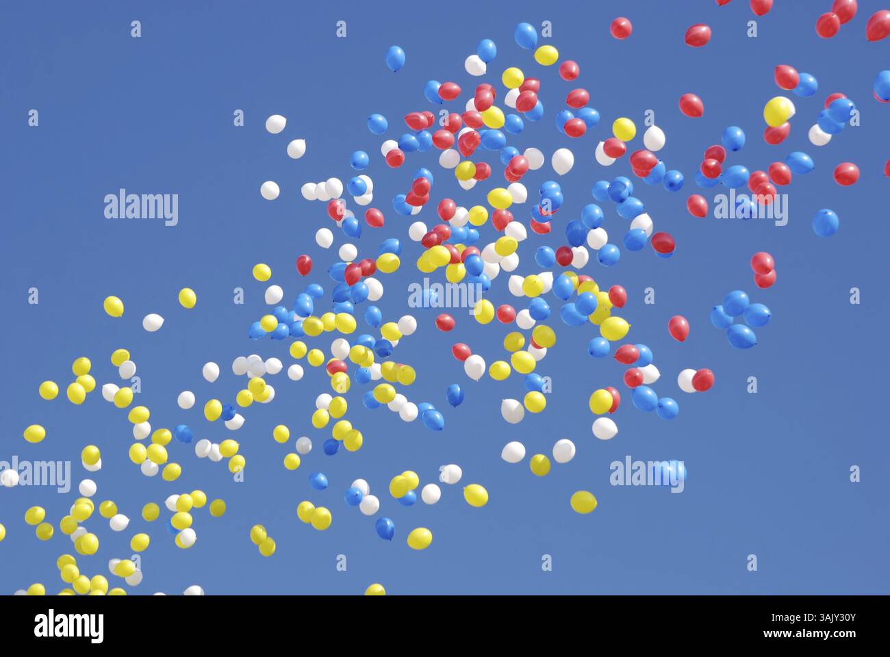 Flying air balloons hi-res stock photography and images - Alamy