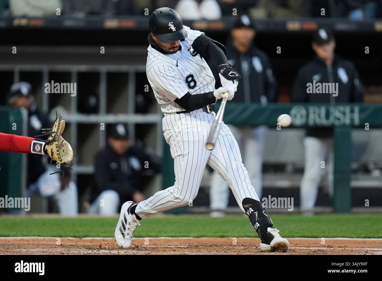 Chicago White Sox's Jacob Amaya (8) hits a two-run double during the ...