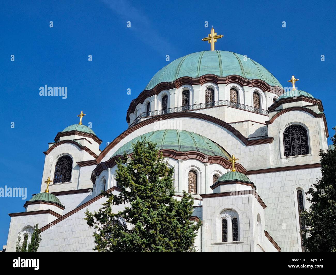 White walls golden domes hi-res stock photography and images - Alamy