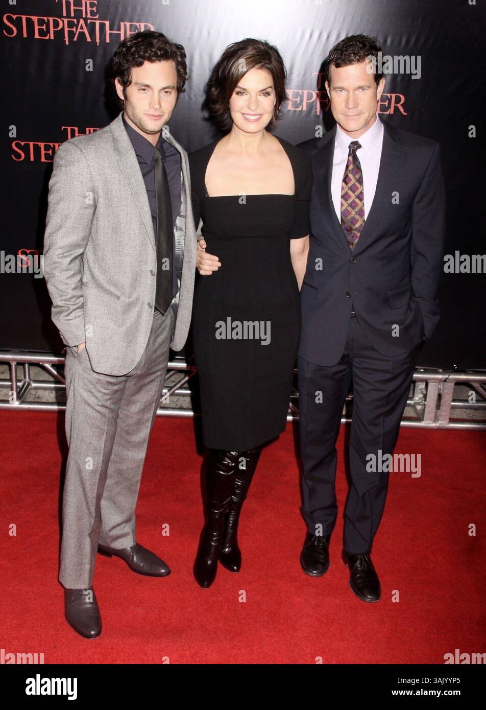 Oct 12, 2009 - New York, New York, USA - Actors PENN BADGLEY, SELA WARD ...
