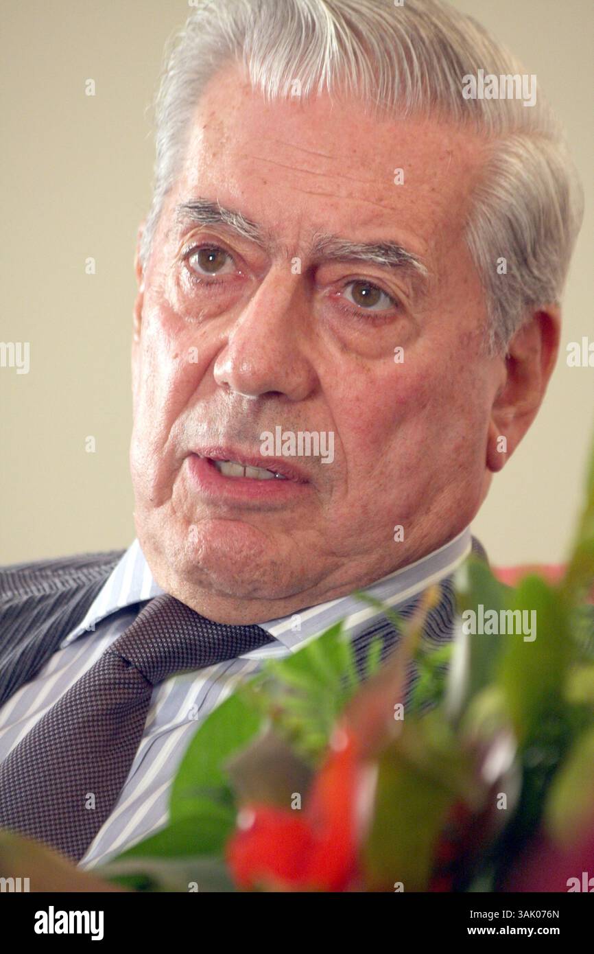 Periodista entrevista profesor hi-res stock photography and images - Alamy