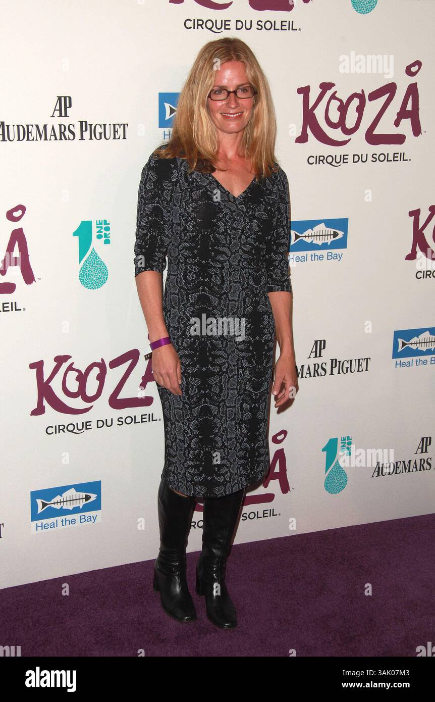 Oct 16, 2009 - Santa Monica, California, USA - Actress ELISABETH SHUE ...