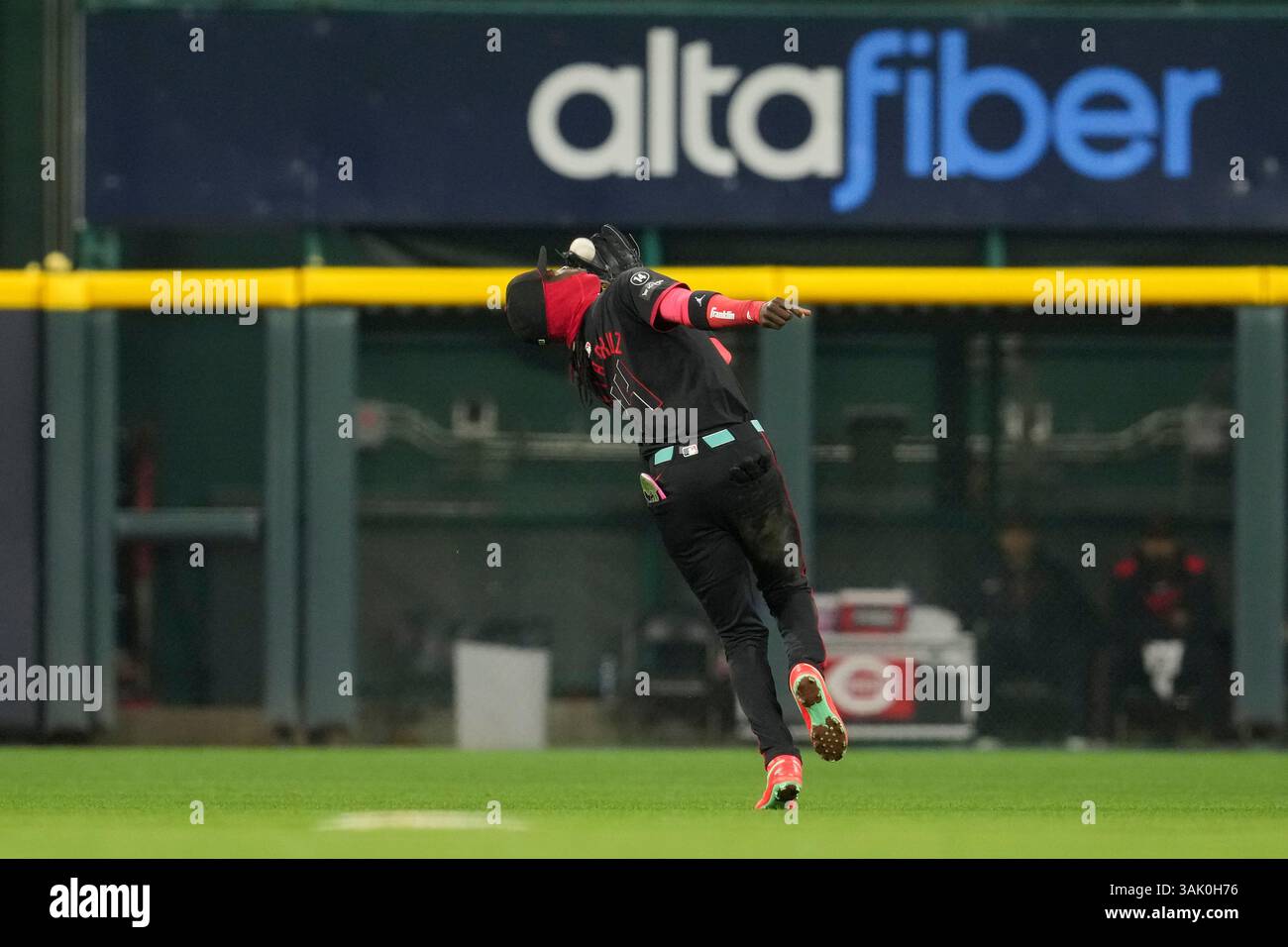 Cincinnati Reds shortstop Elly De La Cruz catches a fly ball hit by ...