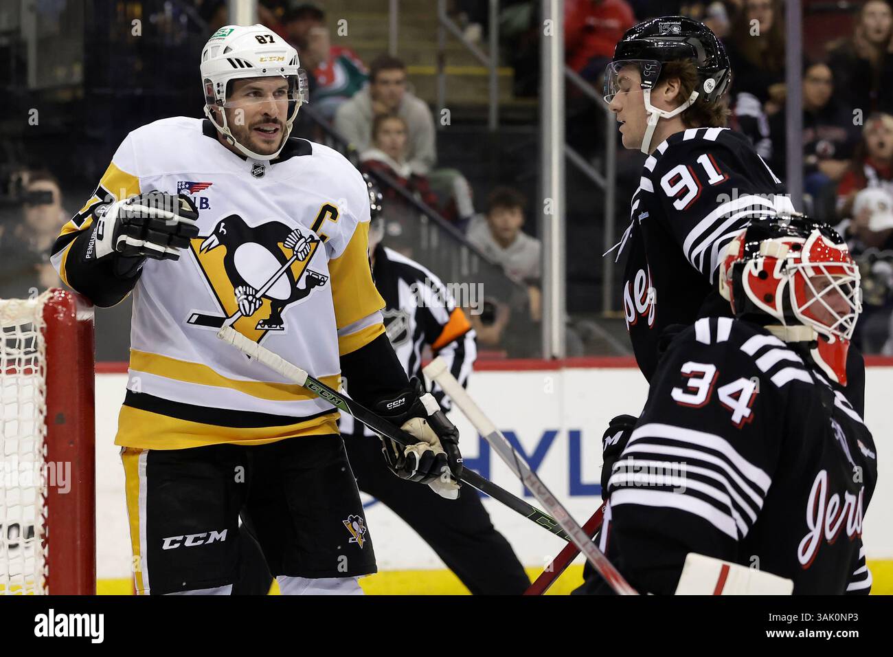 Pittsburgh Penguins center Sidney Crosby (87) reacts after scoring a ...