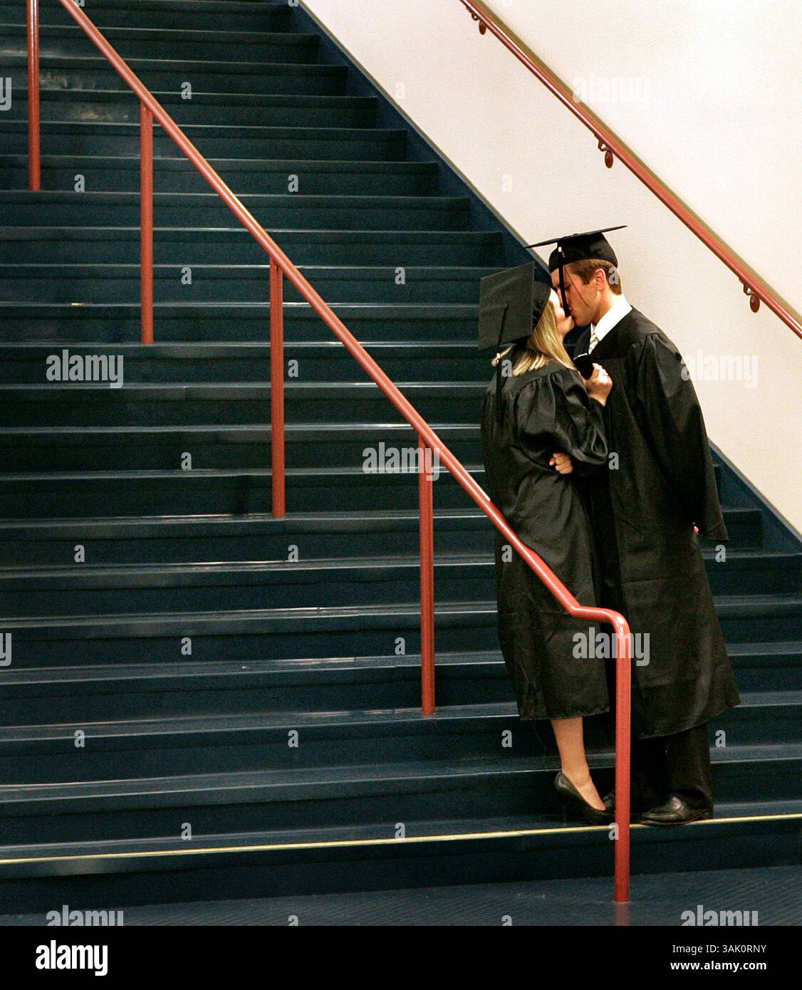 HLusdGrad297646x002.jpg 5/24/2009 LINDA VISTA (San Diego, California ...