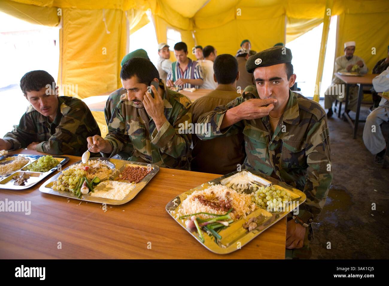 Sep 21, 2009 - Tarin Kowt, Uruzgan, Afghanistan - Soldiers of the ...