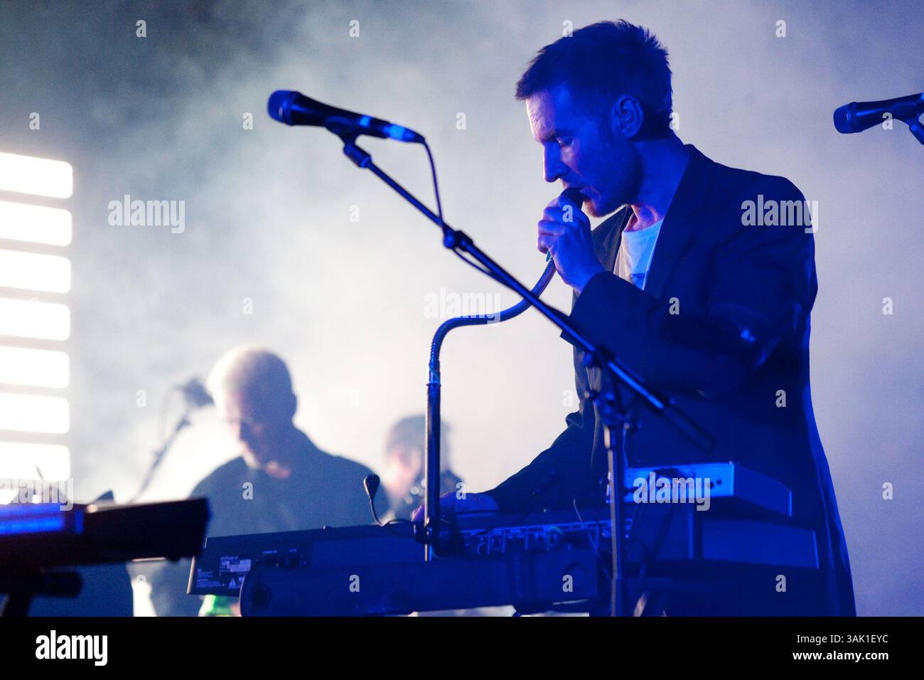 Massive attack martina topley bird martina topley bird robert de hi-res ...