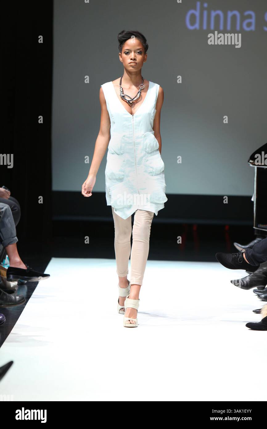 Oct 15, 2009 - New York, New York, USA - Model on runway for DINNA ...