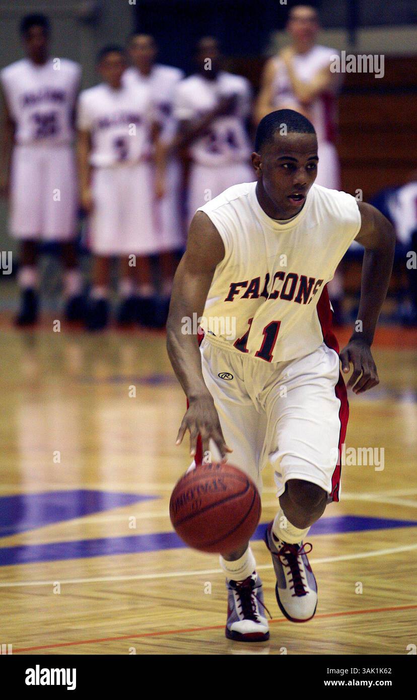 SPORTS The Stevens bench stands to watch Brandon Thompson move in to ...