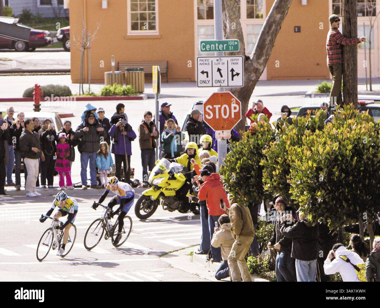 Anthony Solis/Sentinel.Levi Leipheimer and Thomas Peterson round corner ...
