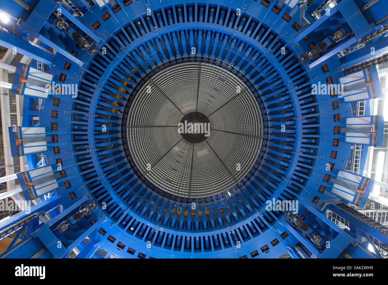 Sls tank dome hi-res stock photography and images - Alamy