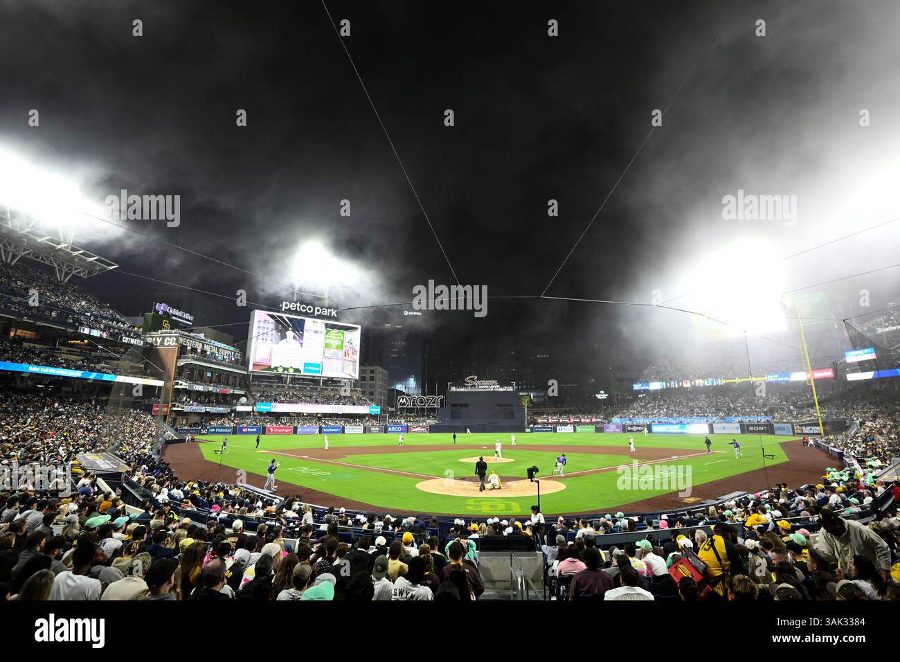 The fog rolls in during the sixth inning of a baseball game between the ...