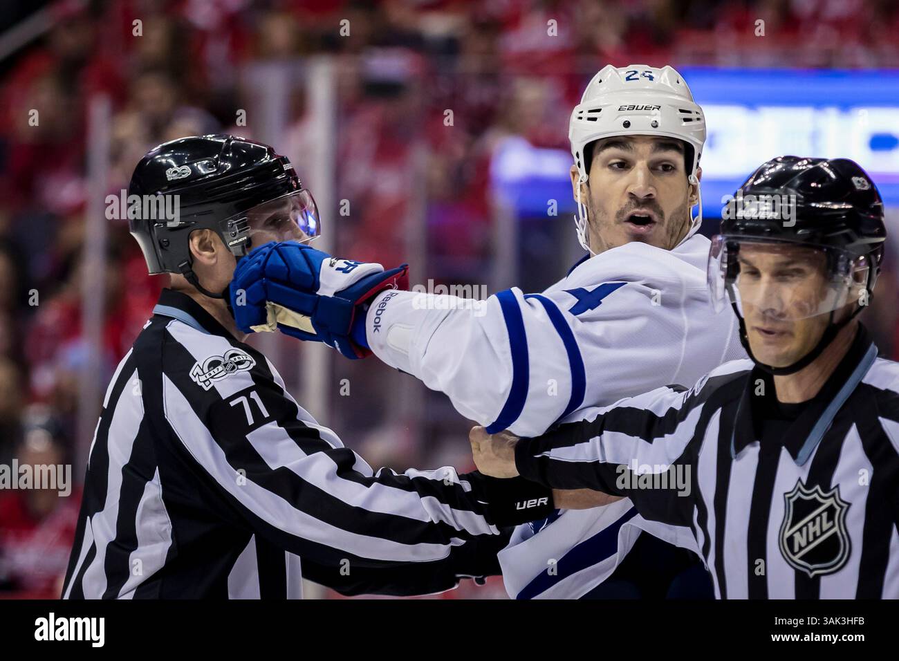 Nhl linesman brad kovachik 71 hi-res stock photography and images - Alamy