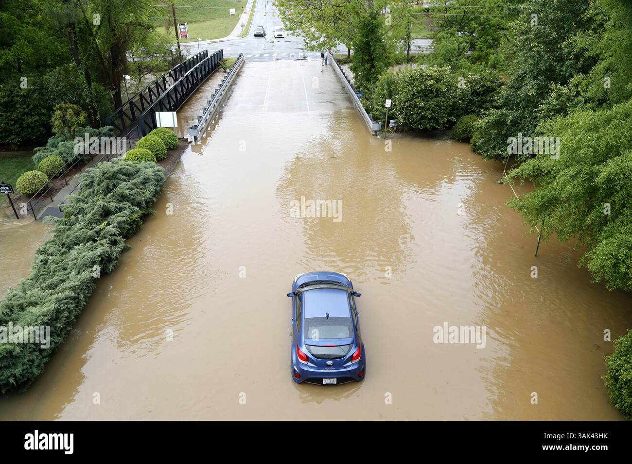 Raleigh north carolina crabtree valley hi-res stock photography and ...