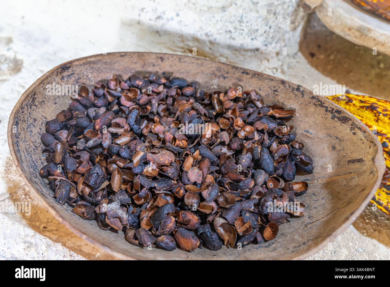 Cocoa pods and chocolate bar hi-res stock photography and images - Alamy