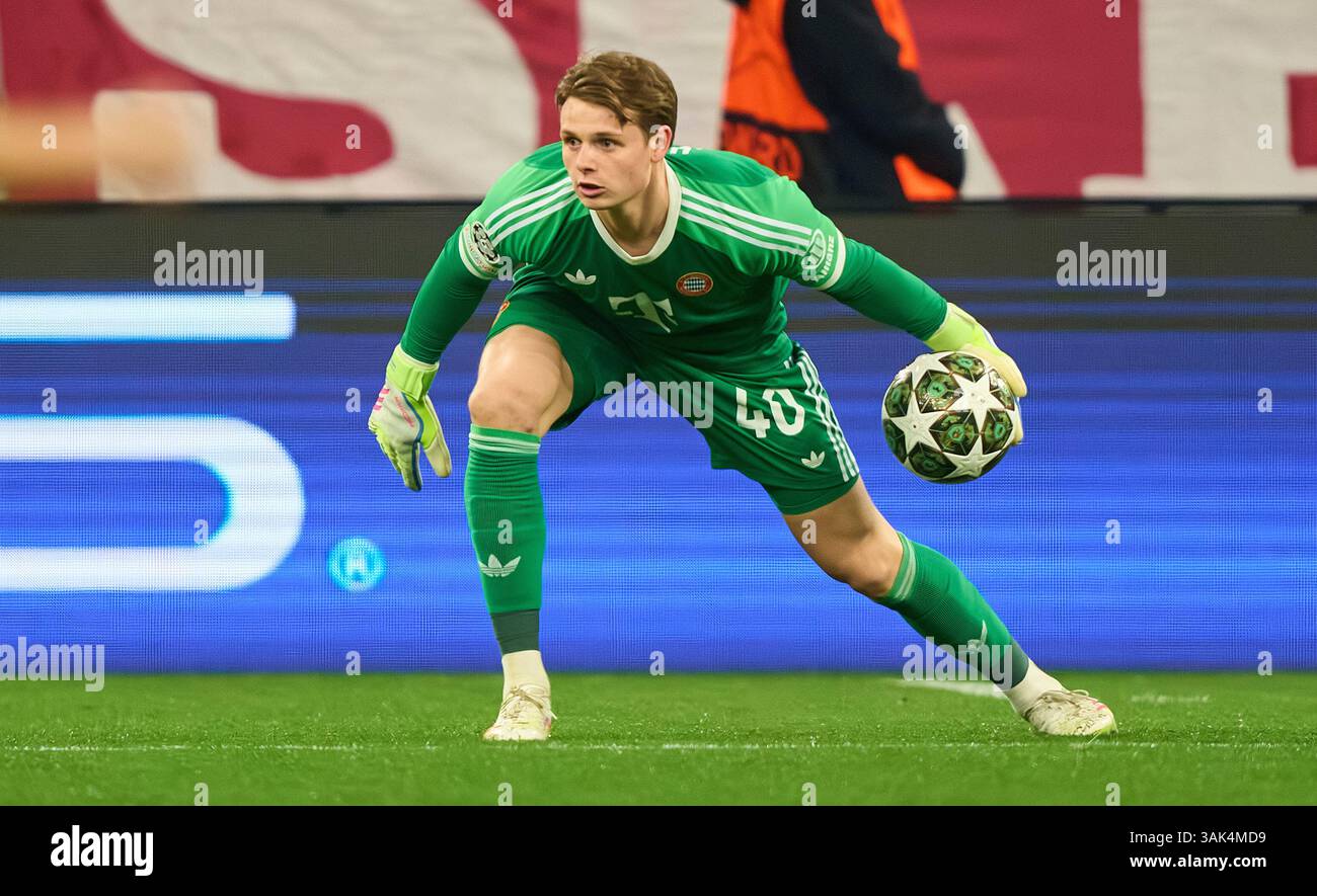 Jonas Urbig, goalkeeper FCB 40 in the quarterfinal match FC BAYERN ...