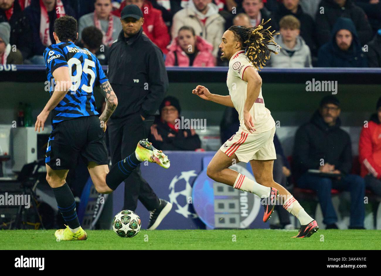 Sacha Boey, FCB 23 in the quarterfinal match FC BAYERN MUENCHEN - INTER ...