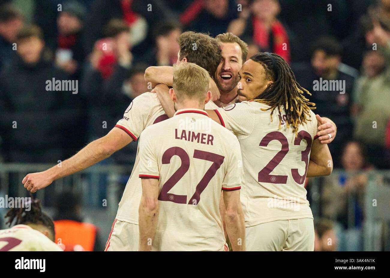 Thomas MUELLER, MÜLLER, FCB 25 celebrates his goal, happy, laugh ...